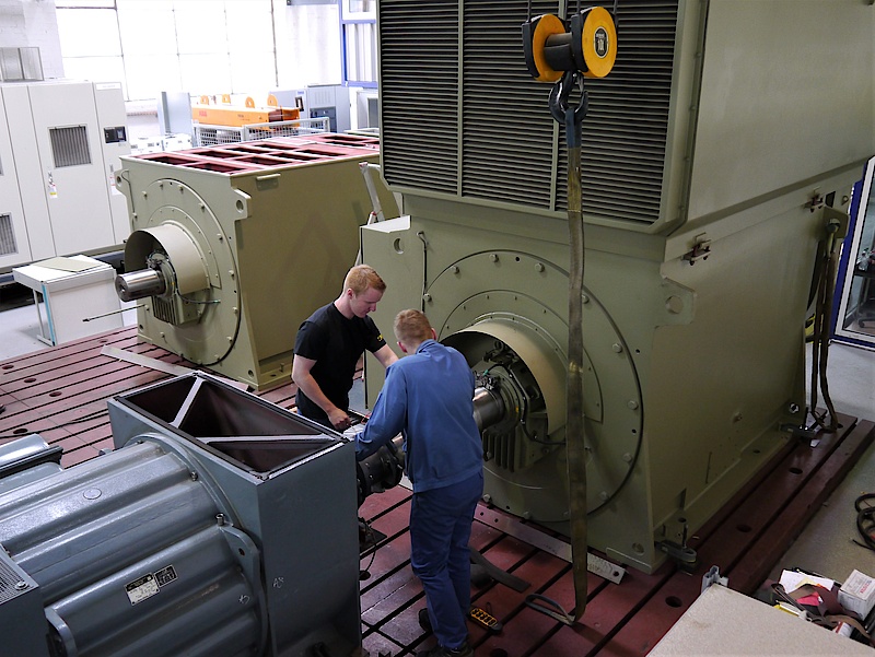 Asynchronous and synchronous generators | of up to 10 MVA