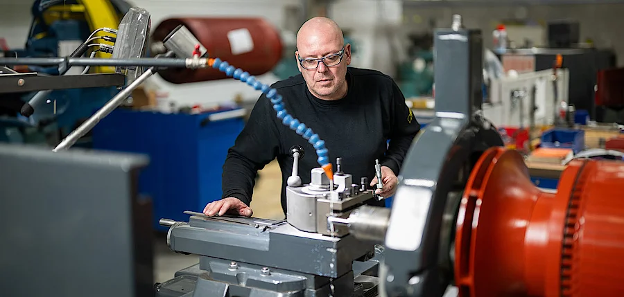 11000 V (11 kV) electric motors since 1927