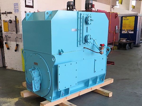 Custom high-voltage compressor motor extra-light: Menzel Motors