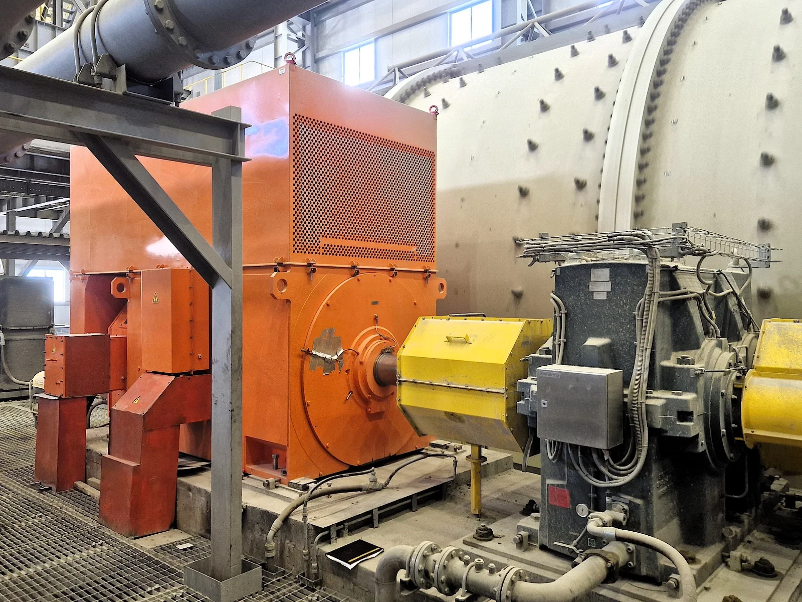 Heavy-duty 10000 V motor for ball mill: Menzel Motors