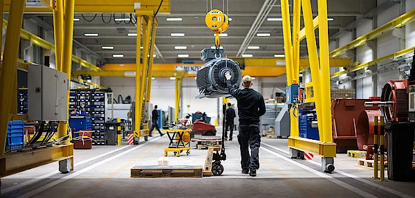 11000 V (11 kV) electric motors since 1927