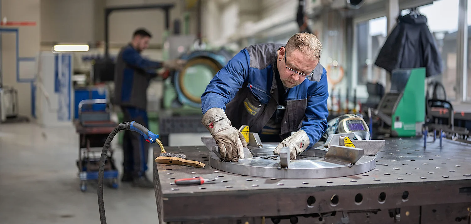 11000 V (11 kV) electric motors since 1927