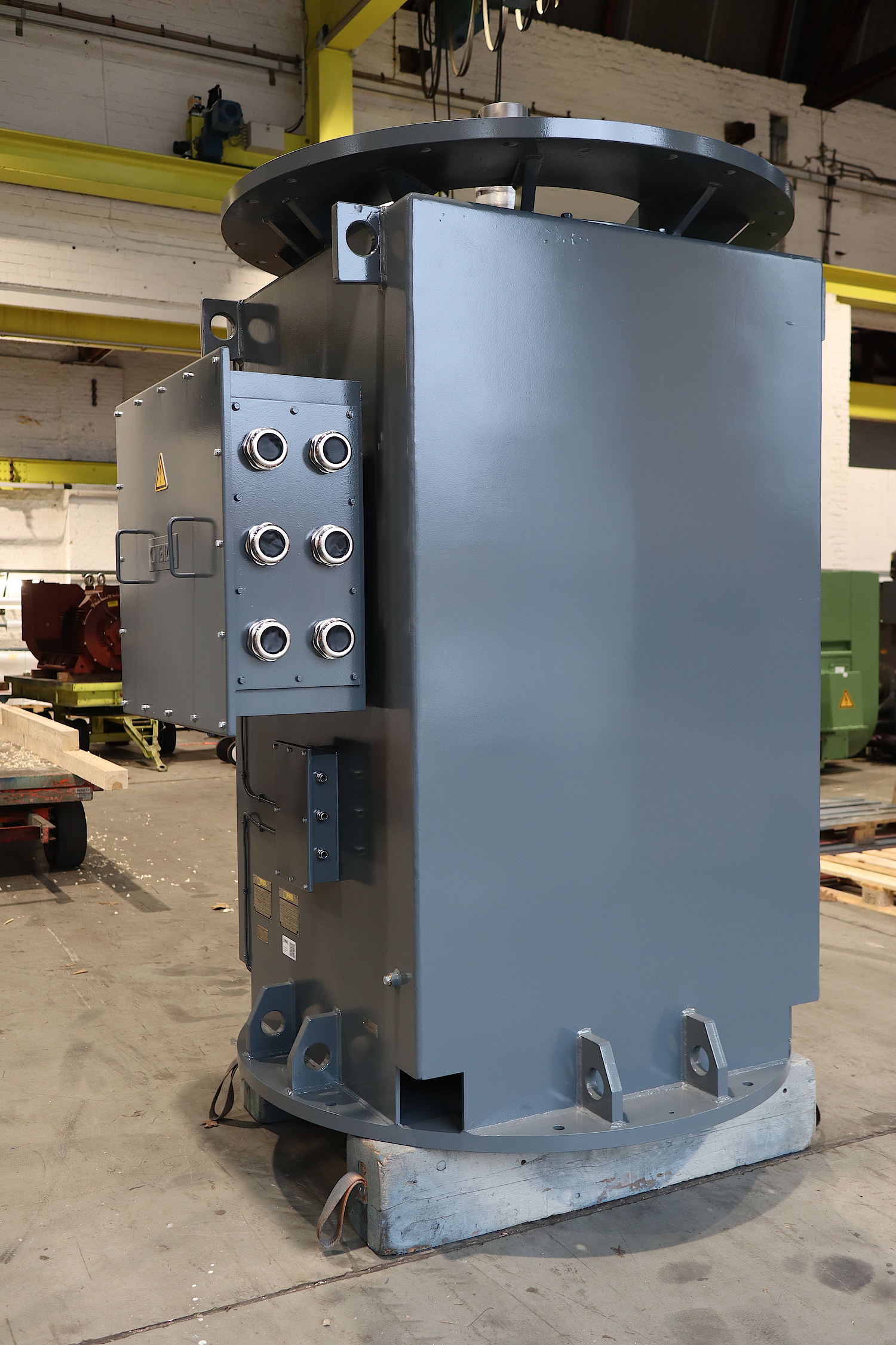 One 690V spare motor for four sugar plants: Menzel Motors