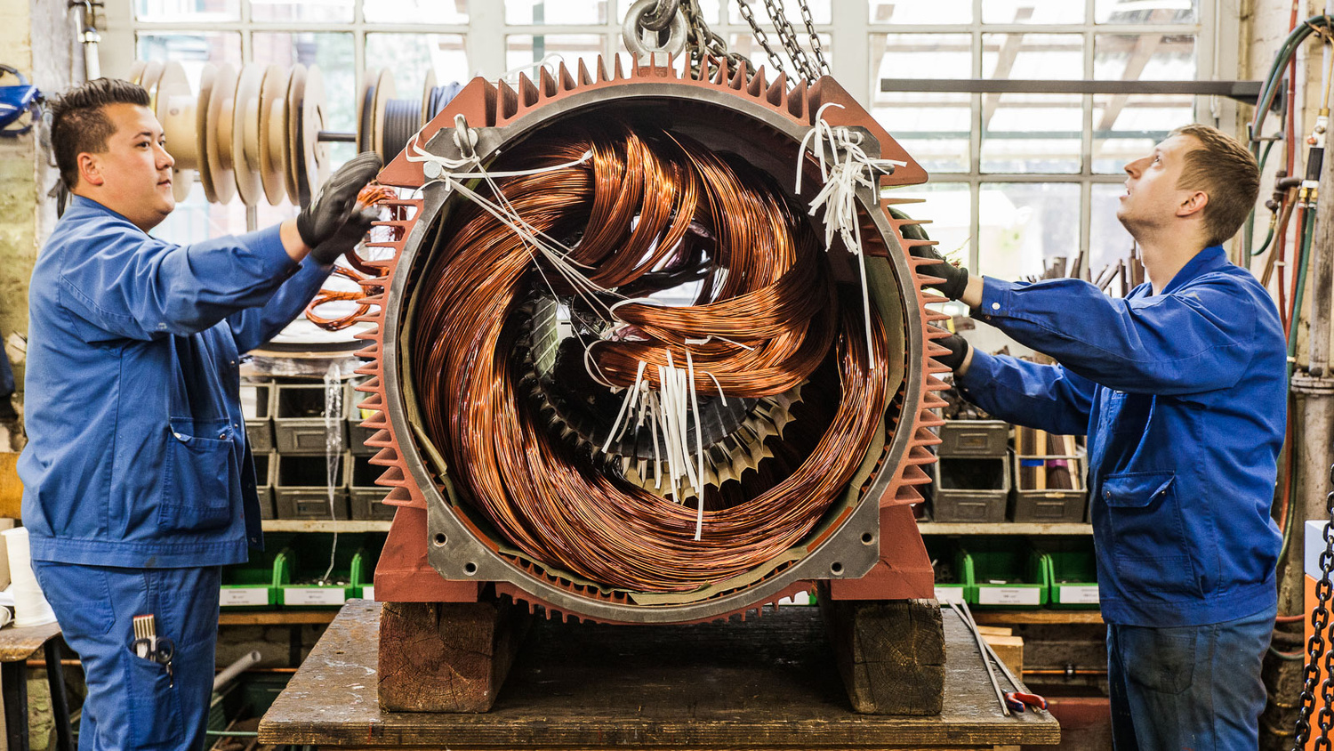 Electric motor production with high-quality windings
