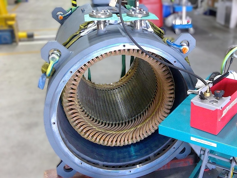 Compact Marine Motor with Water Jacket Cooling: Menzel Motors