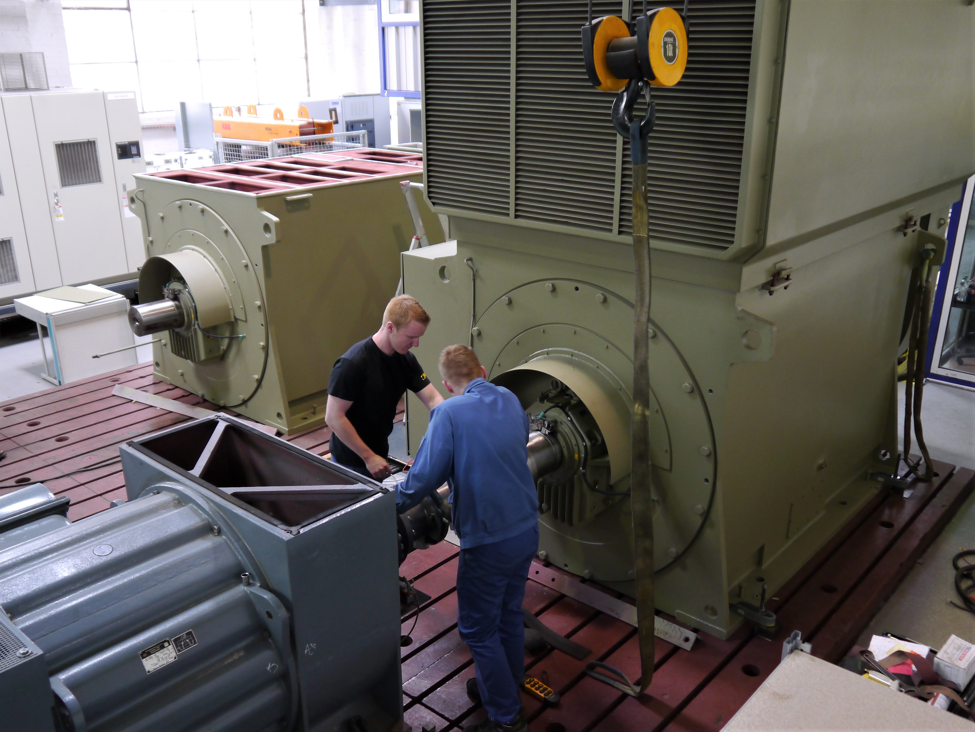 Asynchronous and synchronous generators | of up to 10 MVA